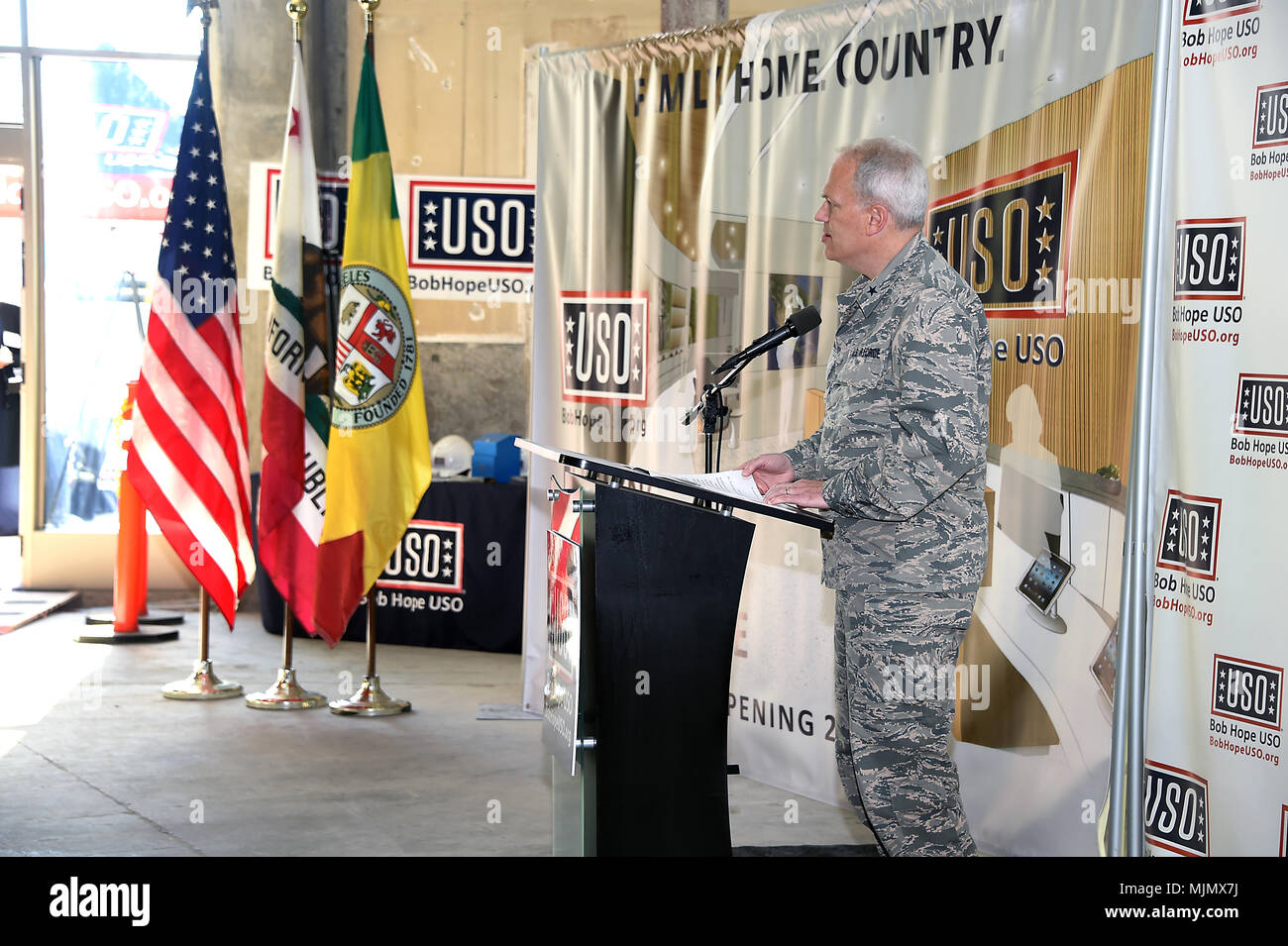 Los angeles air force base building hi-res stock photography and images ...
