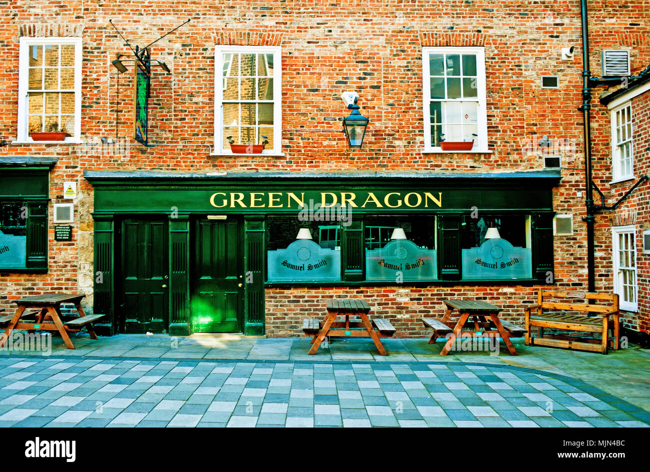 Green dragon inn, yorkshire hi-res stock photography and images - Alamy