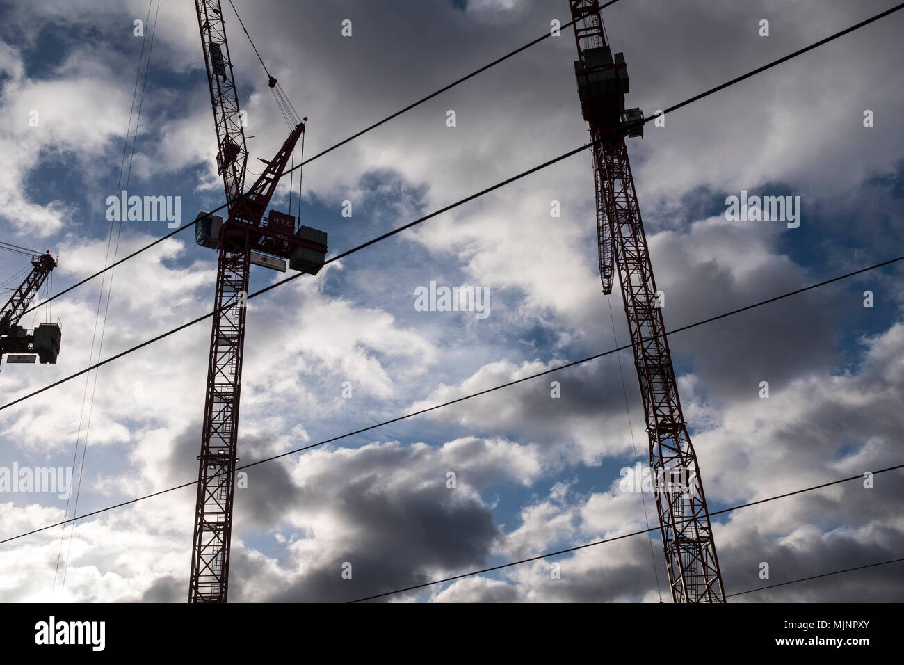 Overhead cranes hi-res stock photography and images - Alamy