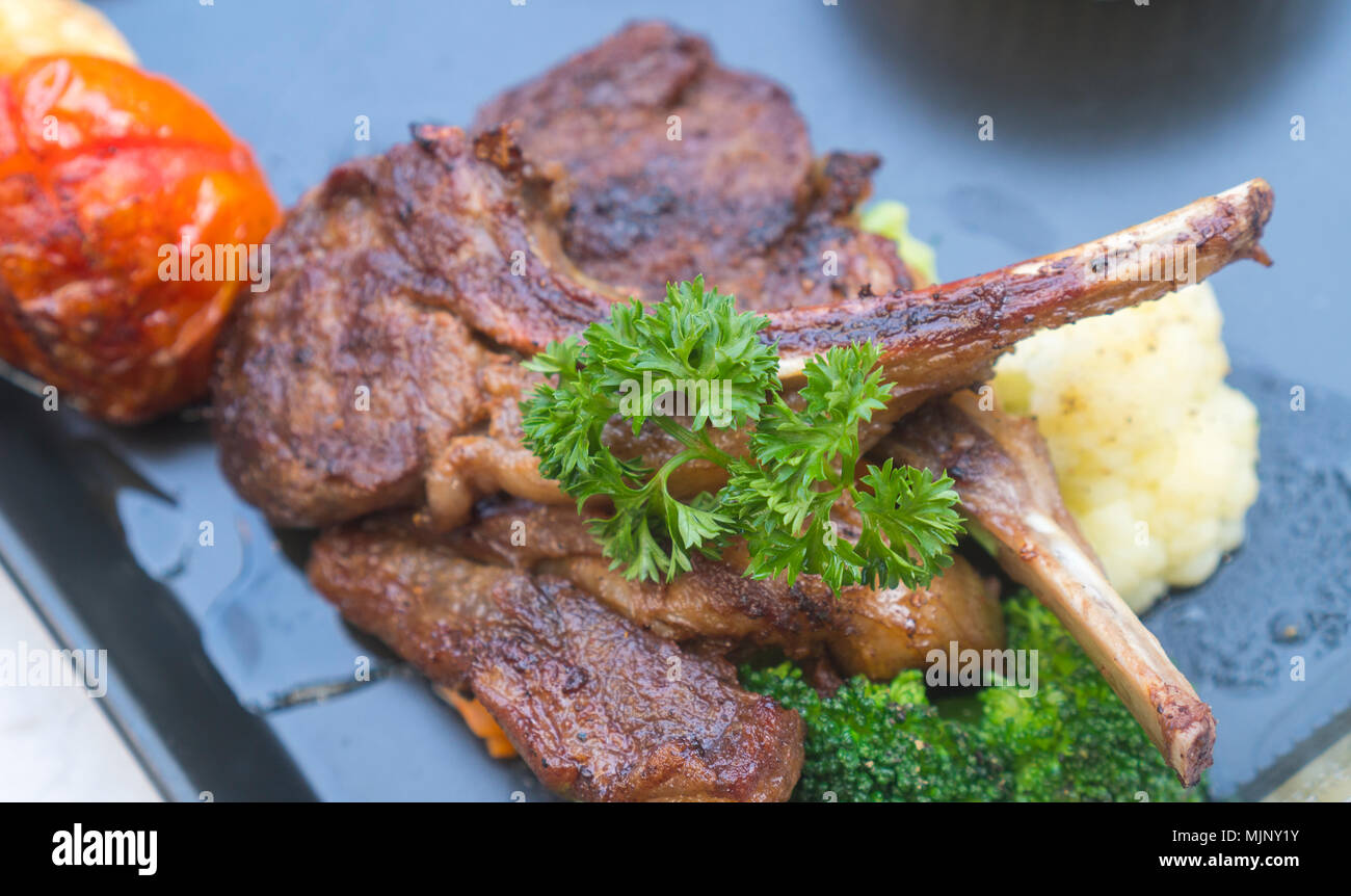 Roasted lamb chops steaks hi-res stock photography and images - Alamy