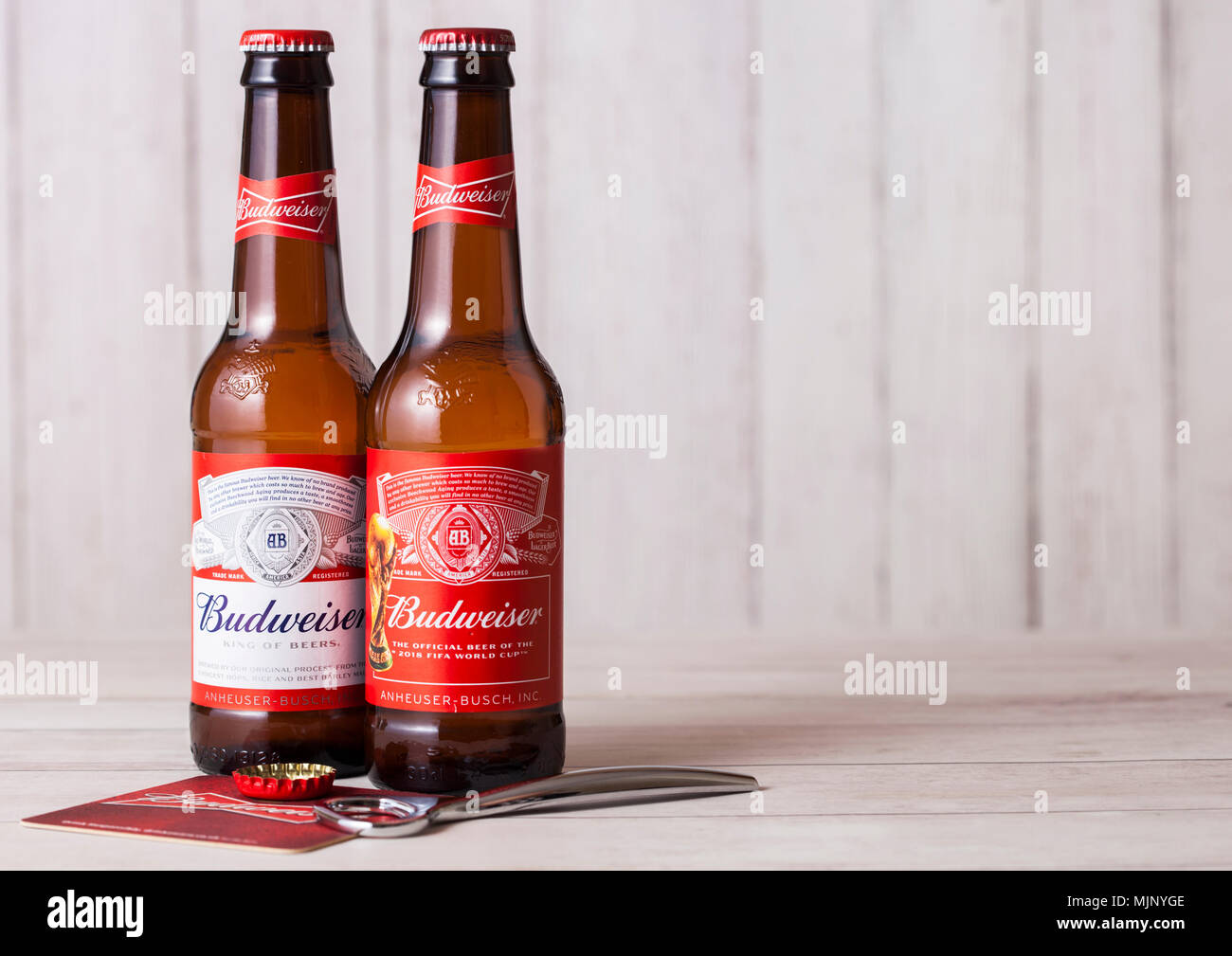 Budweiser red light beer glass hi-res stock photography and images - Alamy