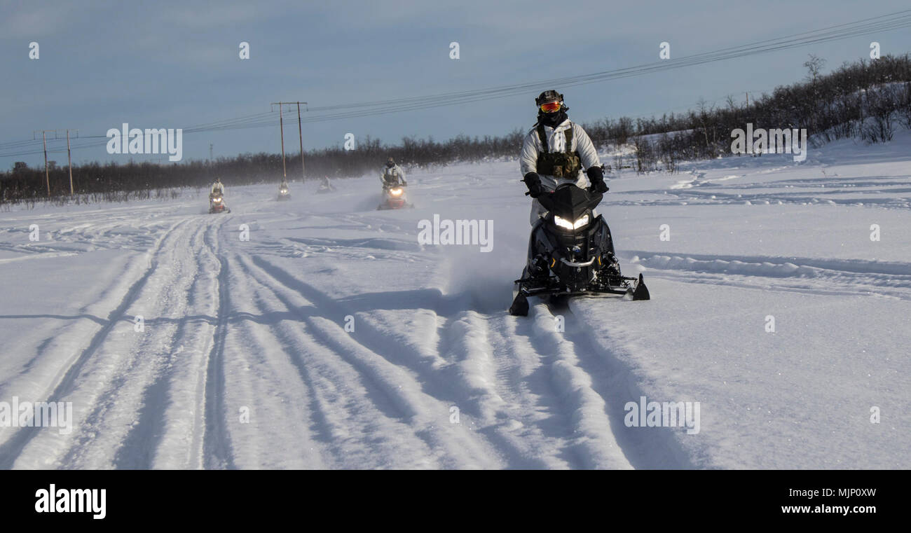 U.S. Army Special Forces Soldiers assigned to the 10th Special Forces ...