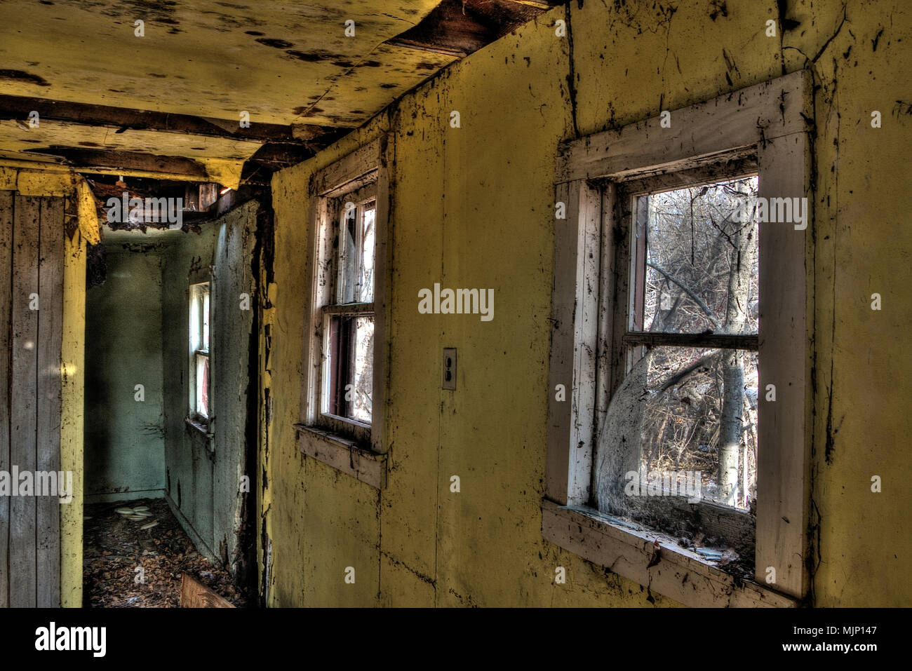 Abandoned House in Minnesota slowly falls apart Stock Photo - Alamy