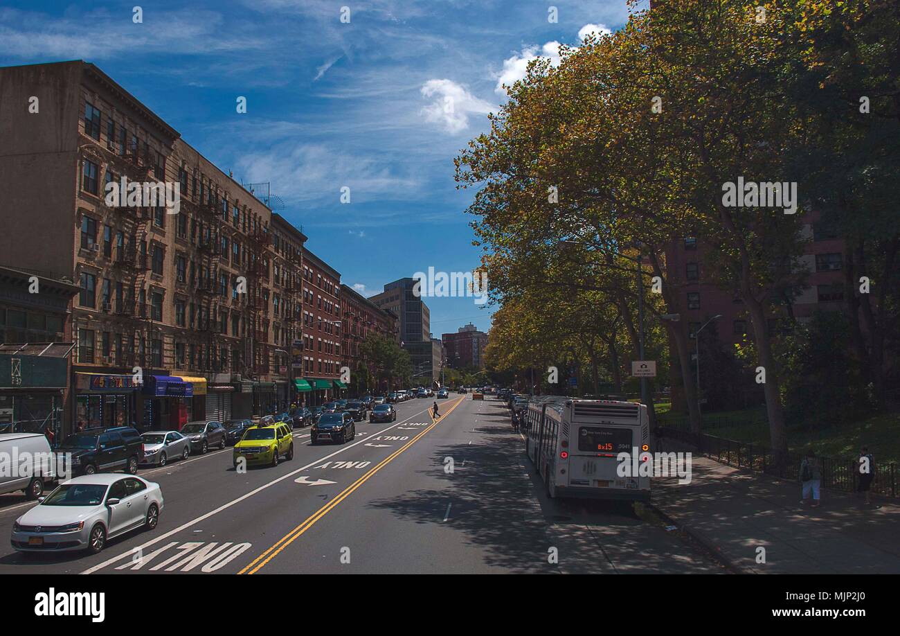 Downtown Harlem in New York on a summers day Stock Photo - Alamy