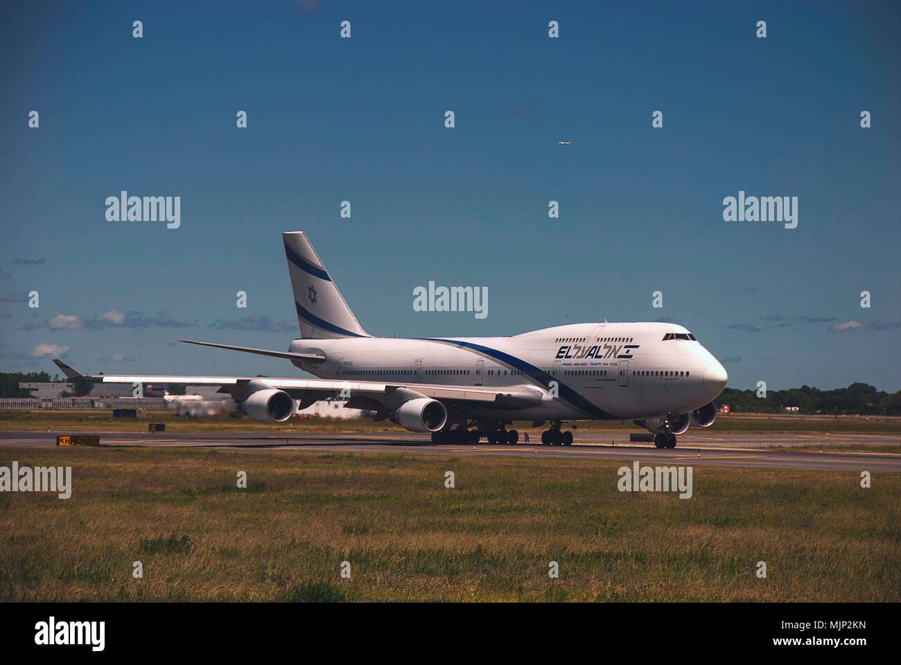 An El Al Boeing 747 waiting to depart from JFK Airport Stock Photo - Alamy