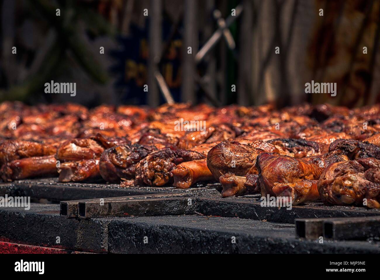 Chicken being cooked hi-res stock photography and images - Alamy