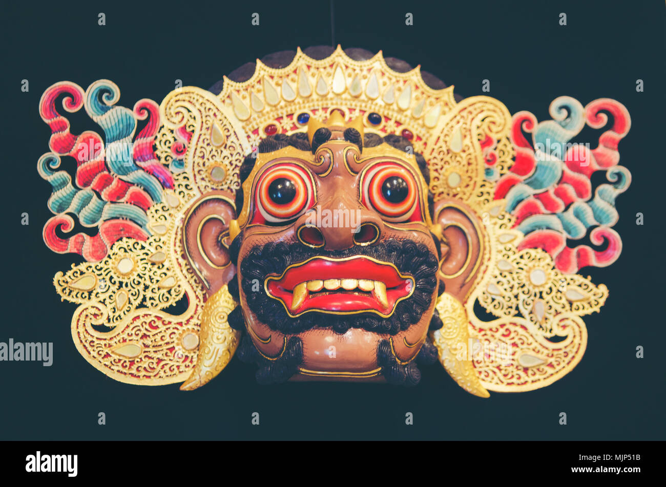 Animism mask hi-res stock photography and images - Alamy