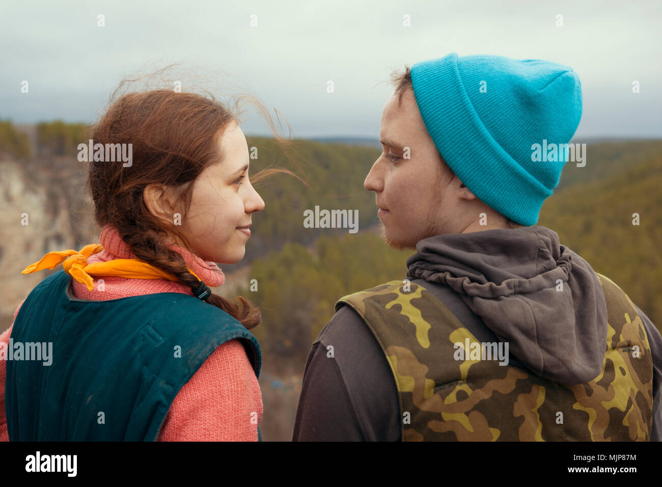 Couple looking over cliff edge hi-res stock photography and images - Alamy