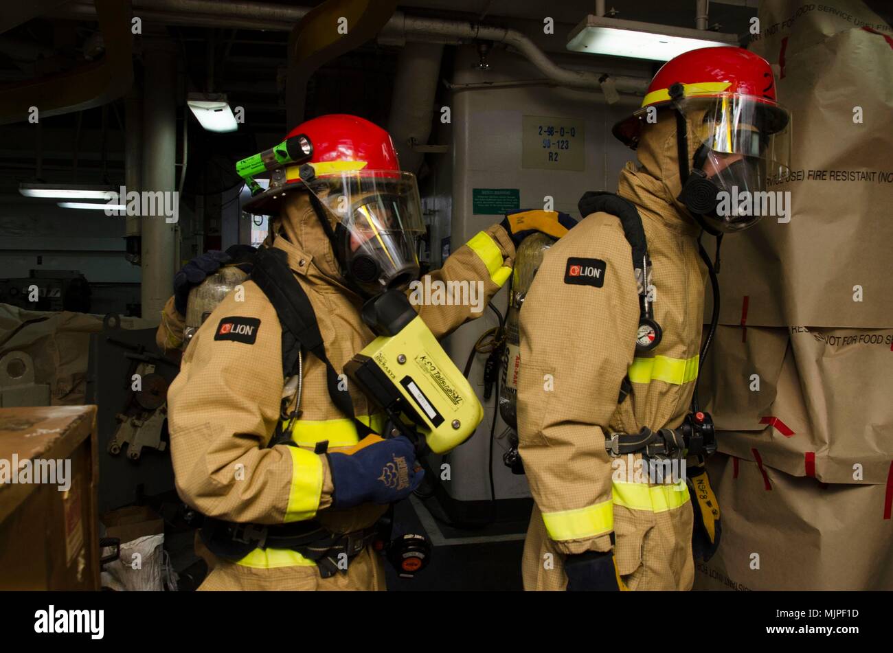 PORTLAND, Ore. (Dec. 18, 2017) Engineman 3rd Class Brittany Randall ...