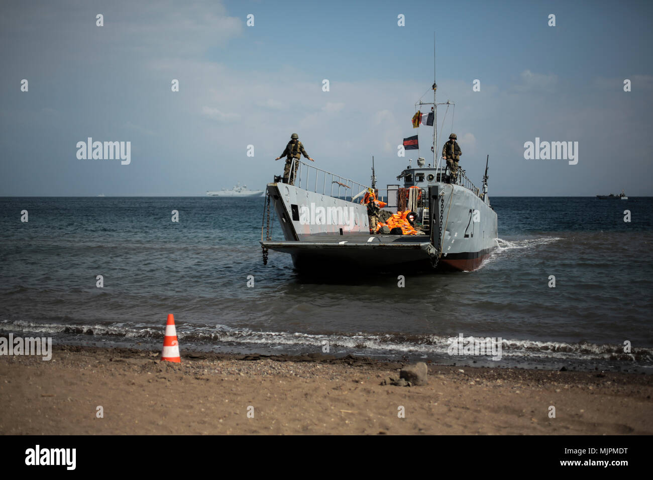 Amphibious evacuation craft hi-res stock photography and images - Alamy
