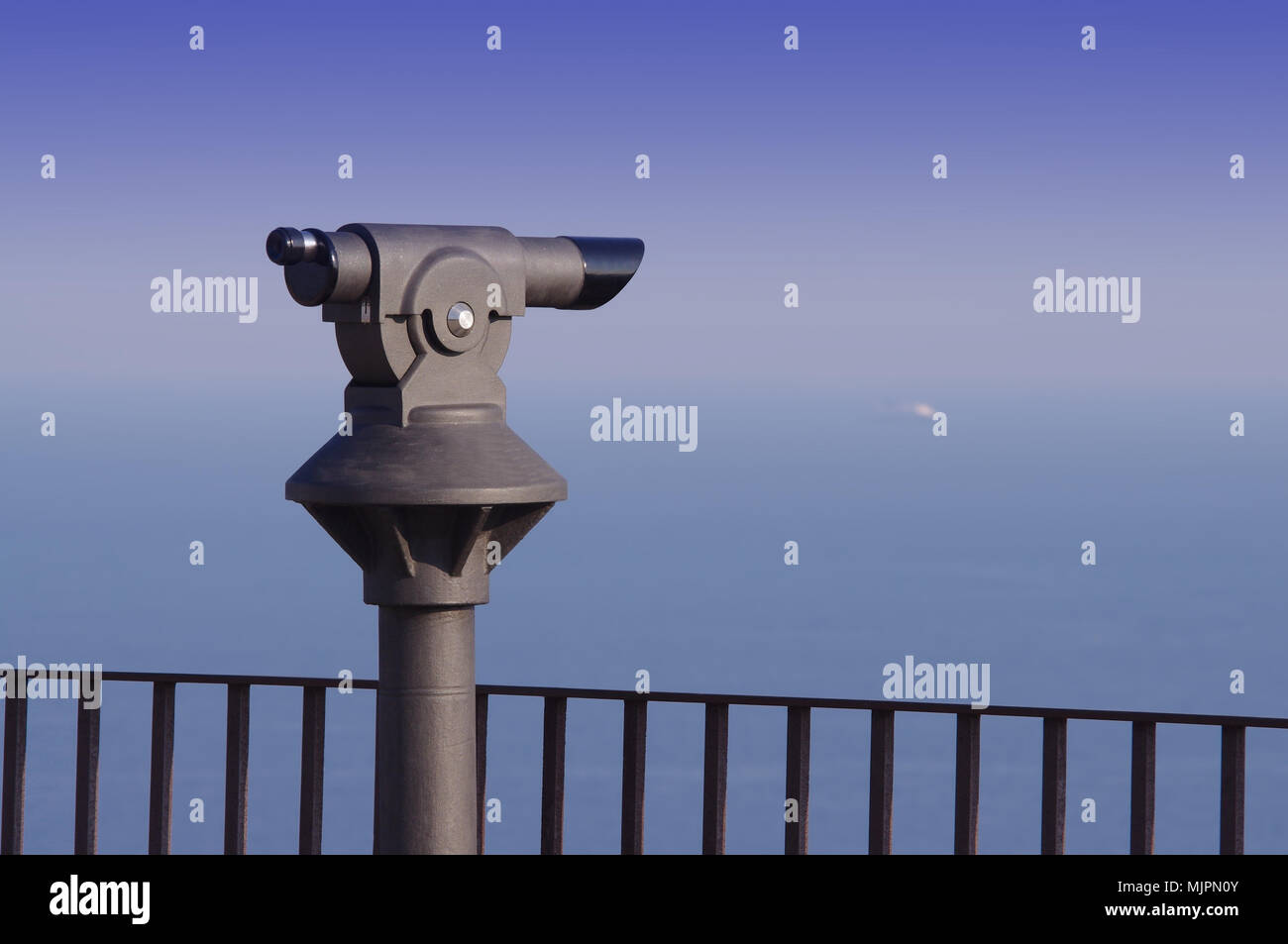 Beach observation scope hi-res stock photography and images - Alamy