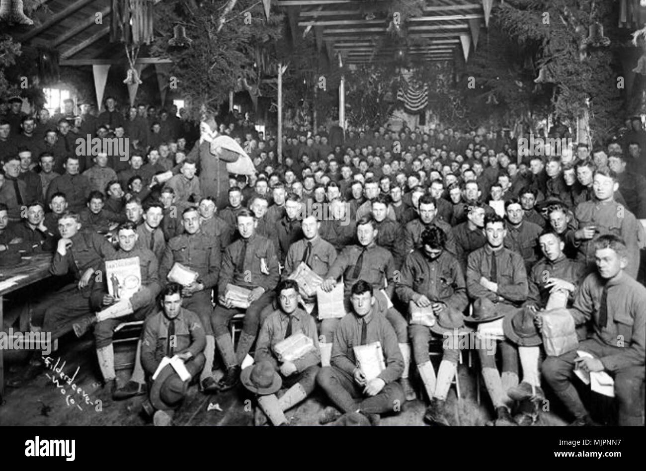 Troops with the 32nd Division receive Red Cross Christmas packages on ...