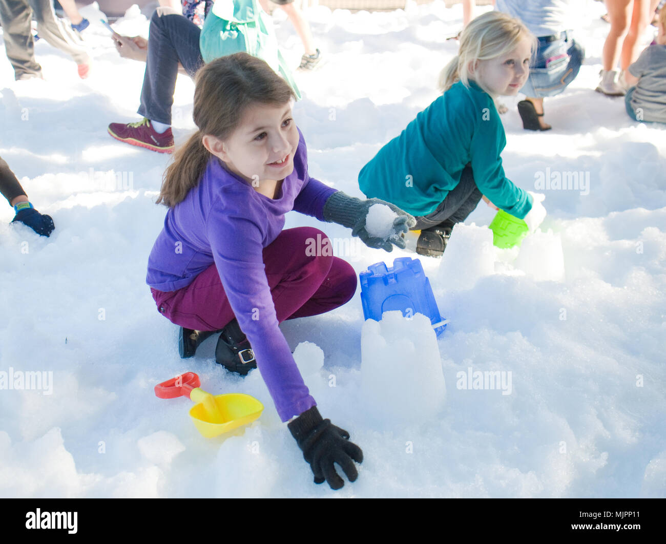 ALIAMANU MILITARY RESERVATION — Hailey (left) and Sarah Brindle play ...