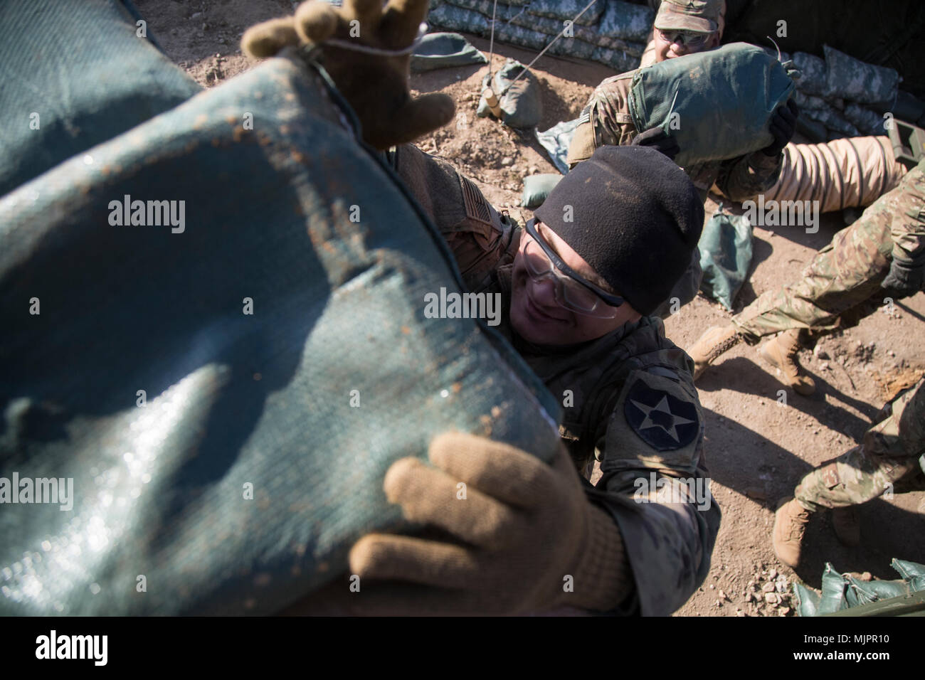 U.S. Army Soldiers with B Battery, 1st Battalion, 38th Field Artillery ...