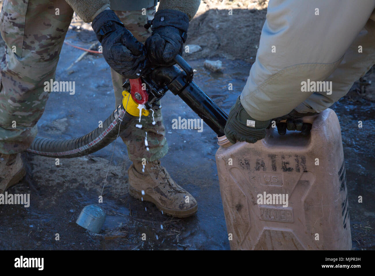 U.S. Army Soldiers, Bravo Battery, 1st Battalion, 38th Field Artillery ...