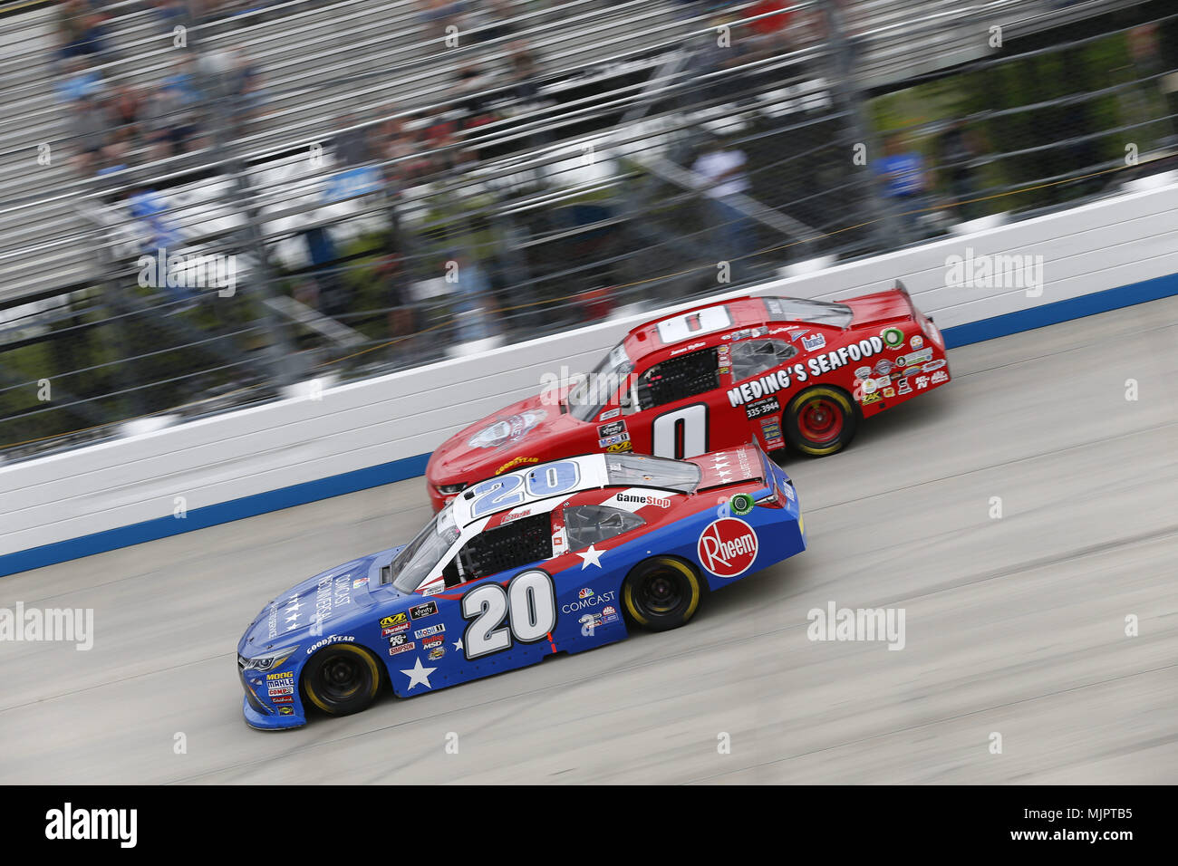 Dover, Delaware, USA. 5th May, 2018. Christopher Bell (20) battles side ...