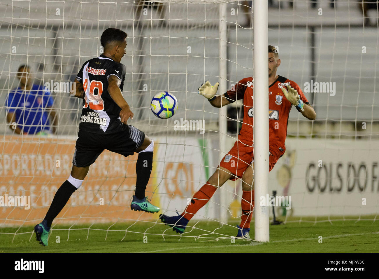 Rio De Janeiro, Brazil. 05th May, 2018. Caio Monteiro and Goalkeeper ...