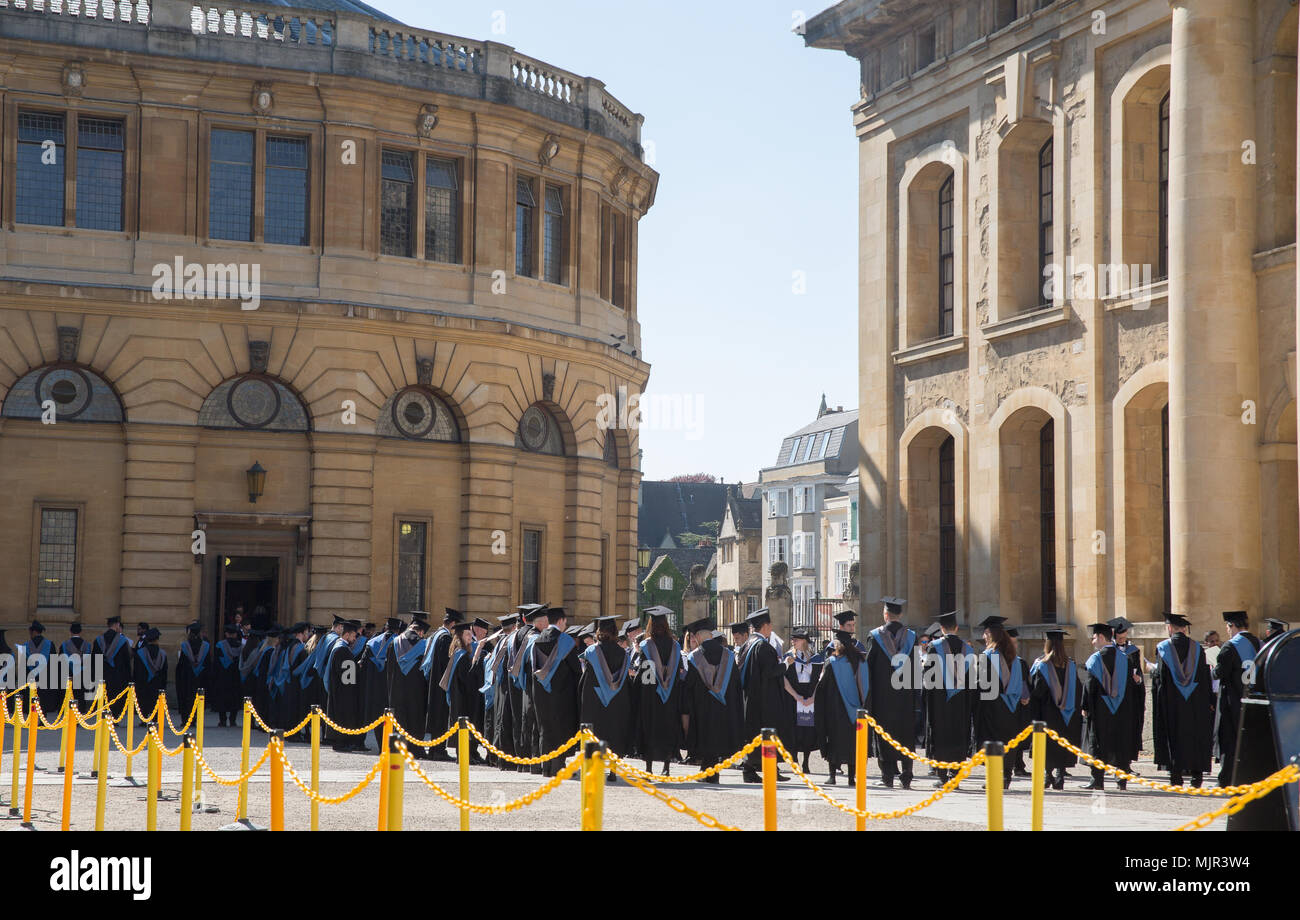 Oxford,UK 5th May 2018.Hot weather in Oxford. People out and about in ...