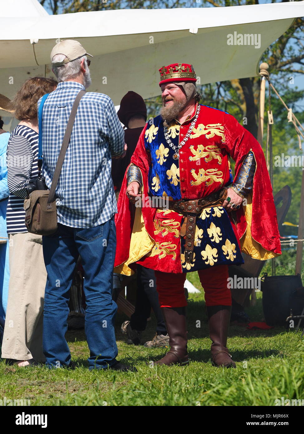 Medieval falconry hi-res stock photography and images - Alamy