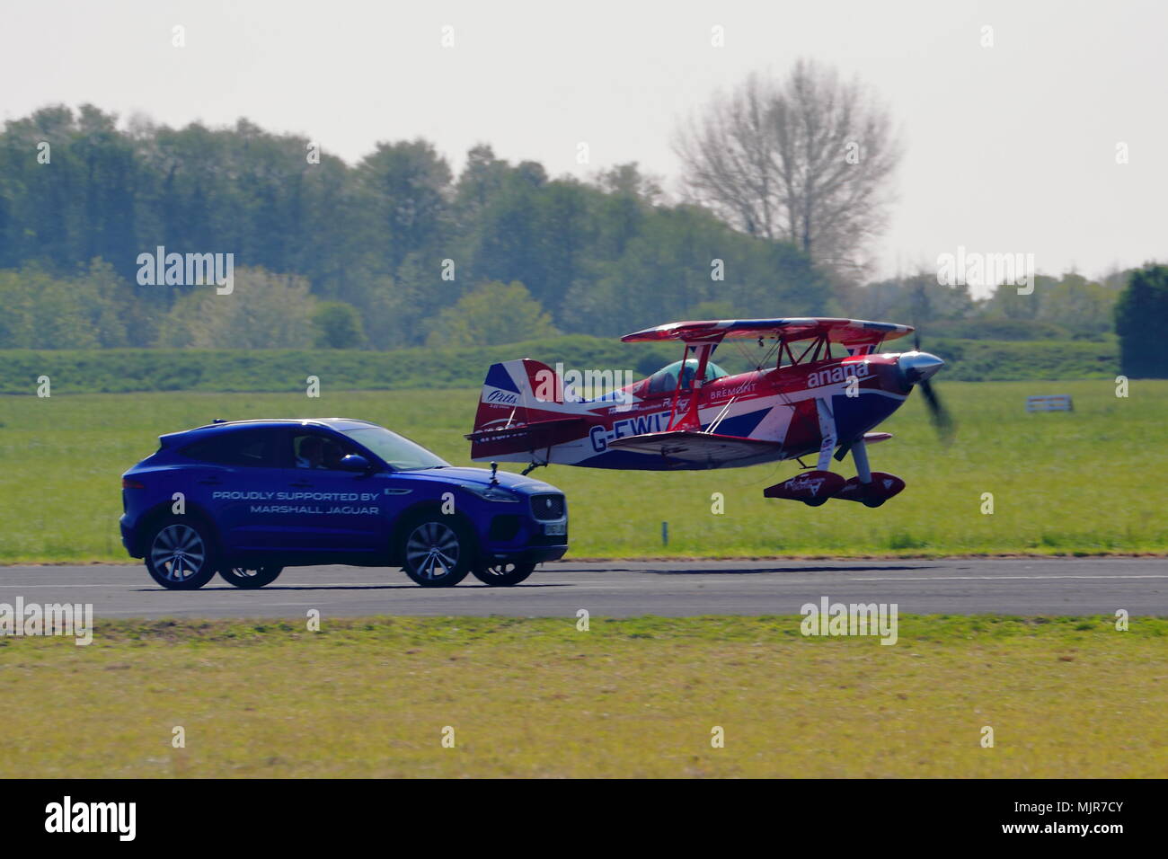 Oxfordshire, UK, 6 May 2018. The daredevil pilot Richard Goodwin flew ...