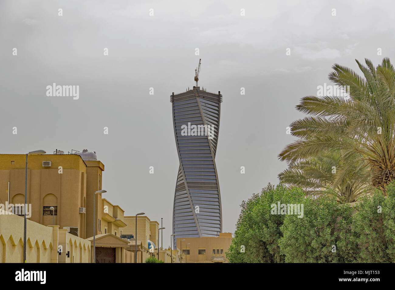 Saudi arabia city architecture desert hi-res stock photography and ...