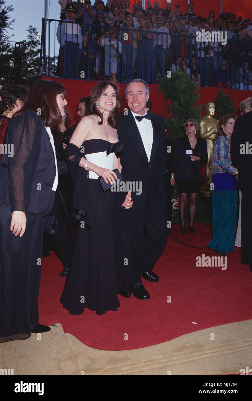 Sally field and david geffen hi-res stock photography and images - Alamy