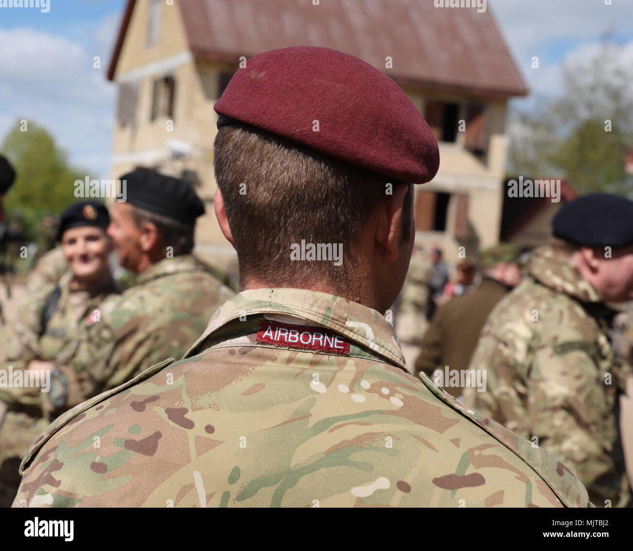 Paratrooper hi-res stock photography and images - Alamy