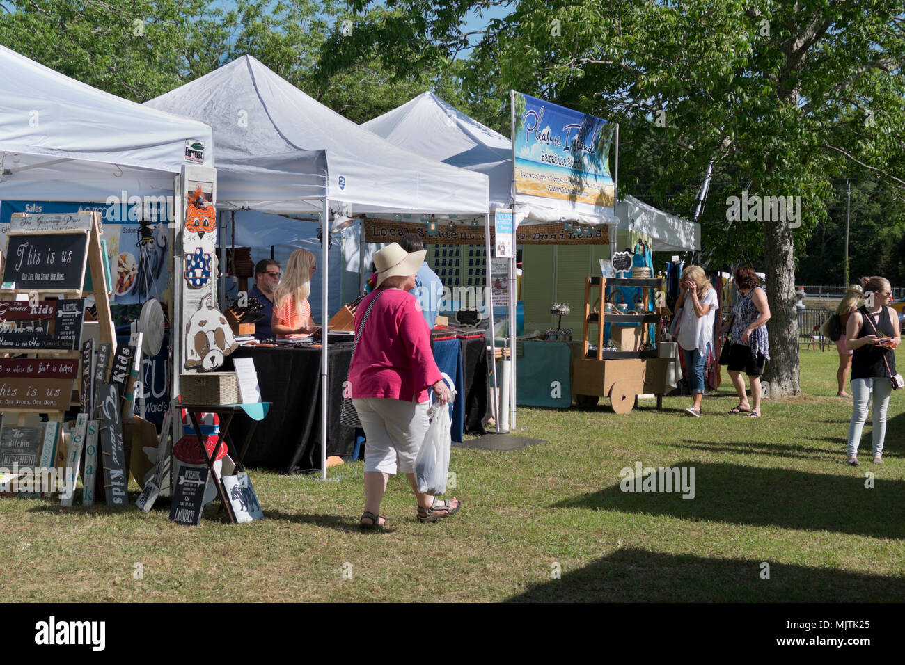 Vendors peddling their wares at the 14th annual Hot Air Balloon ...