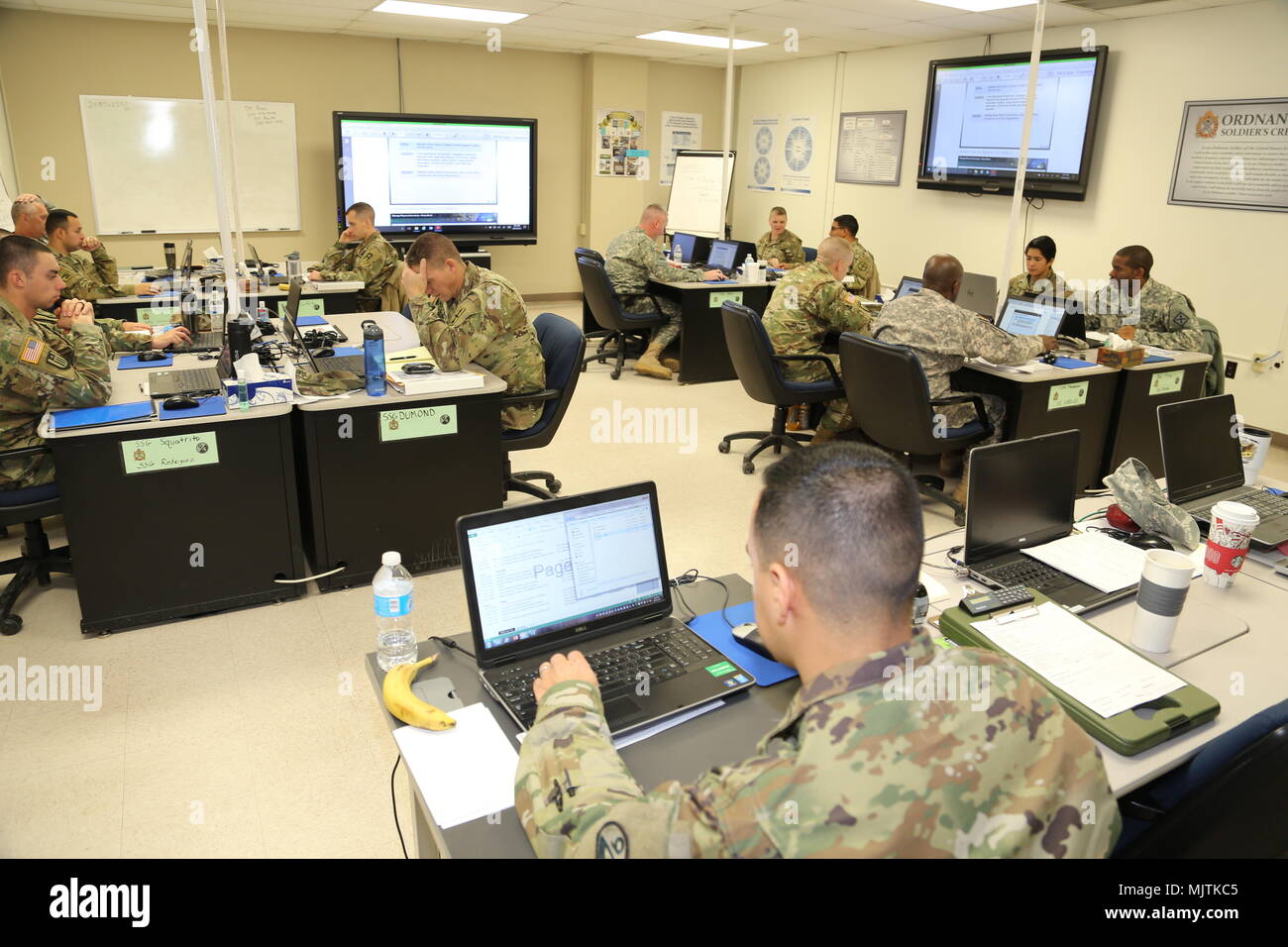 The armys field training group hi-res stock photography and images - Alamy