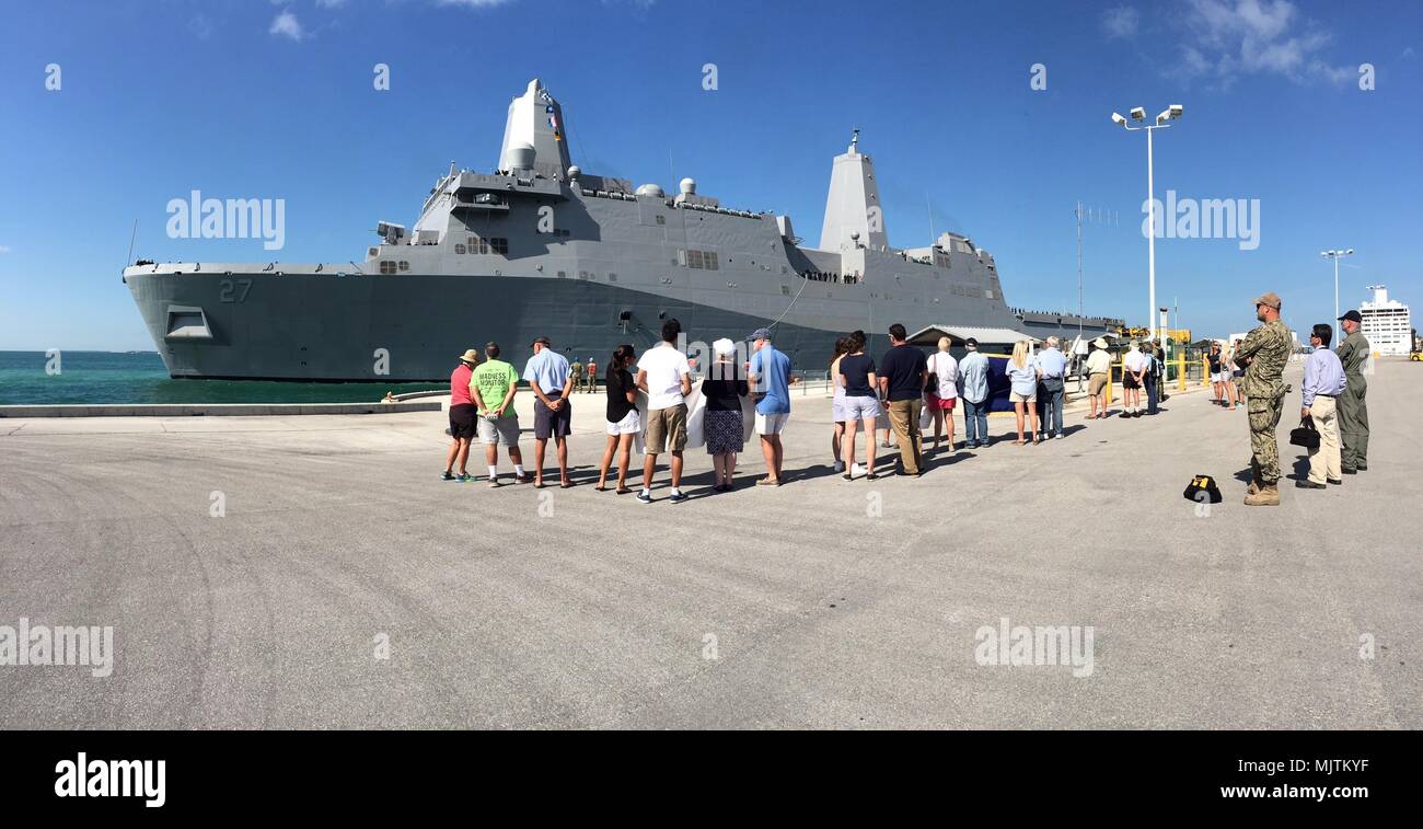 171222-N-HL010-011 KEY WEST, Florida (Dec. 22, 2017) Naval Air Station ...