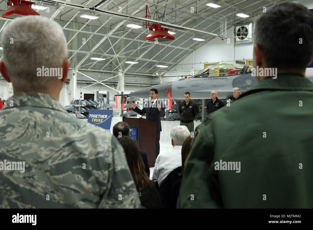 Gov. Scott Walker and senior Wisconsin Air National Guard leaders ...
