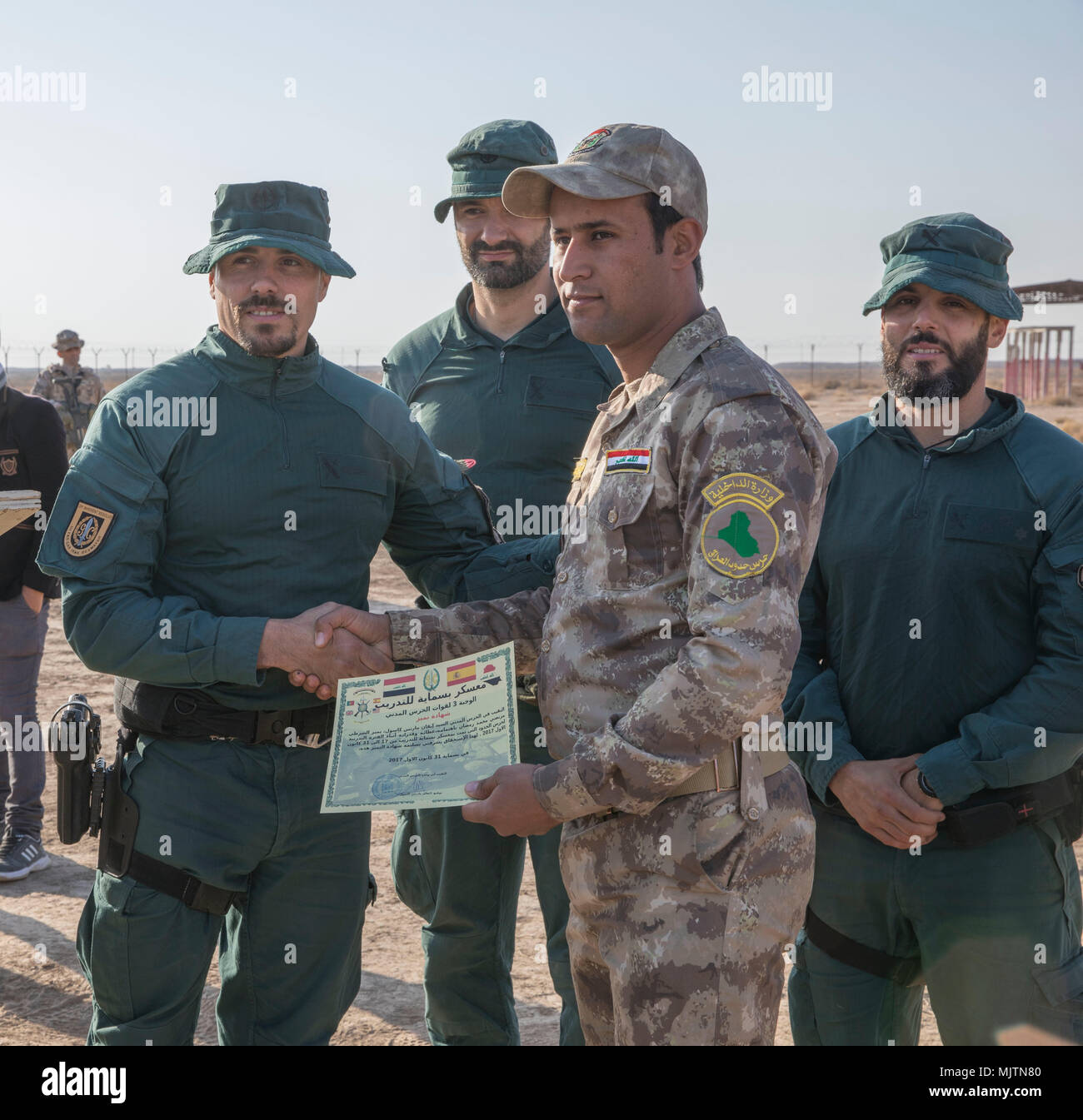 Spanish Coalition trainers gives an Iraqi Army Border Guard a ...