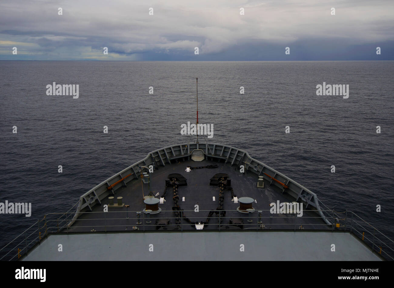 PACIFIC OCEAN (Dec. 22, 2017) - The submarine tender USS Frank Cable ...