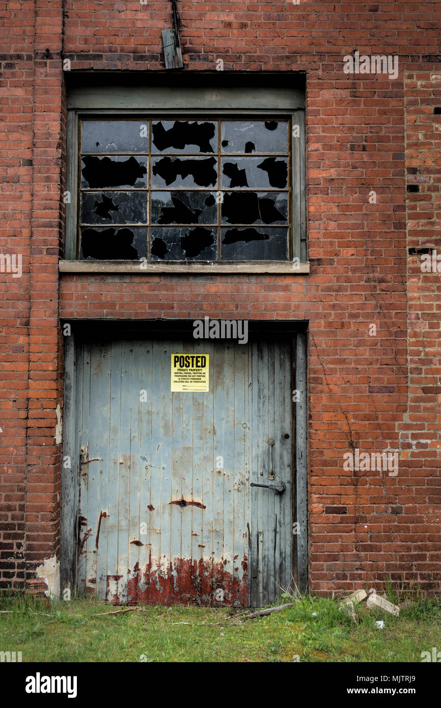Exterior of an abandoned, decaying red brick industrial building Stock ...