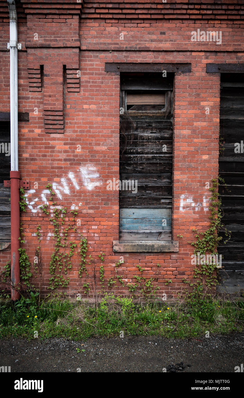 Red brick industrial building hi-res stock photography and images - Alamy