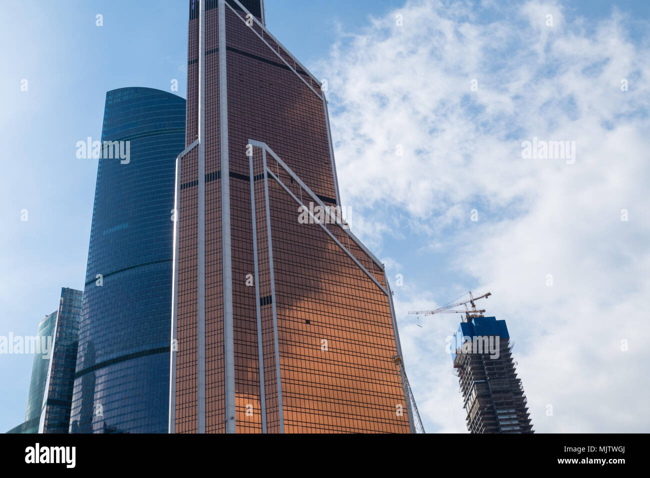 building a crane skyscraper Stock Photo - Alamy