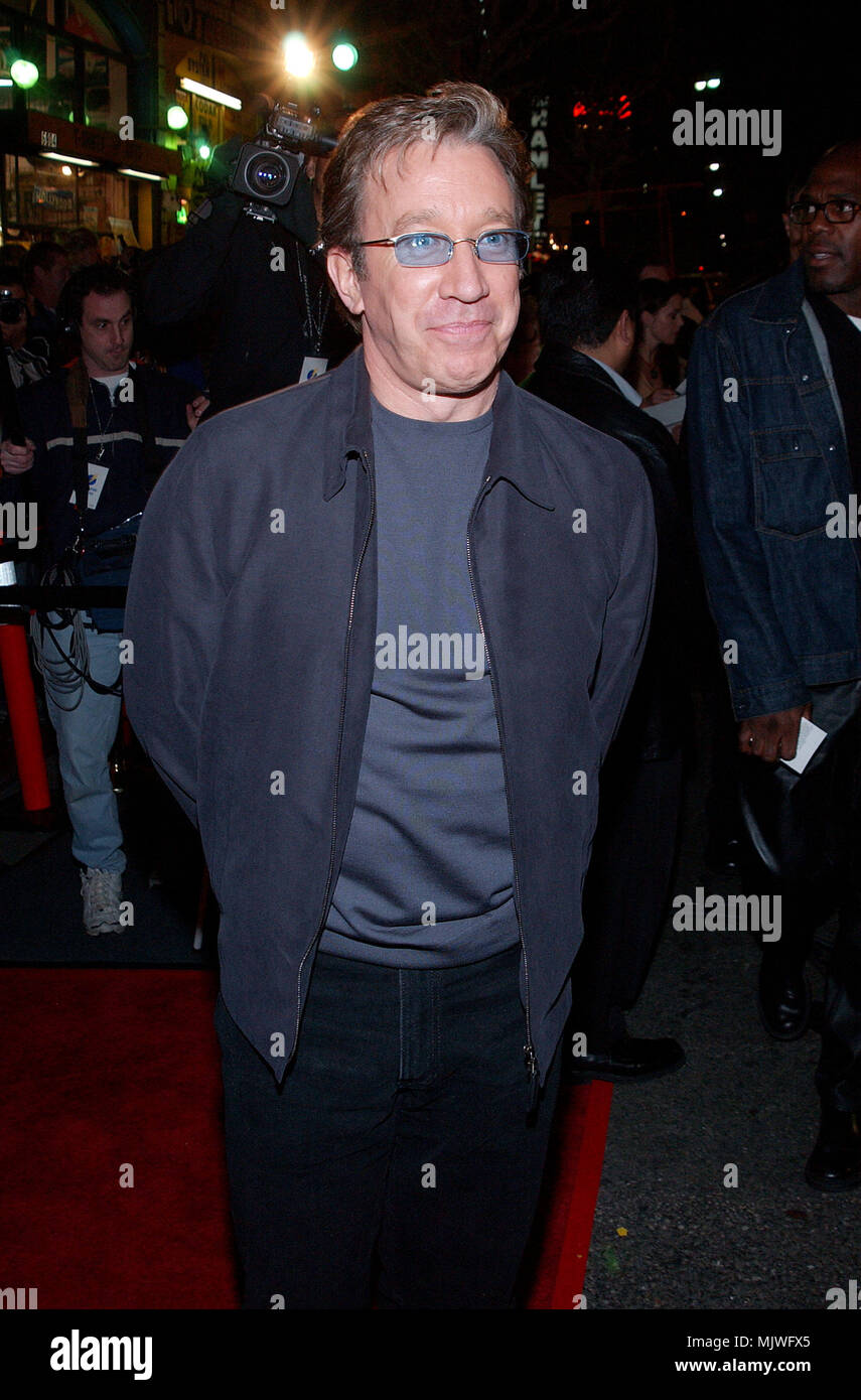 Tim Allen posing at the premiere of Big Trouble at El Captain Theatre ...