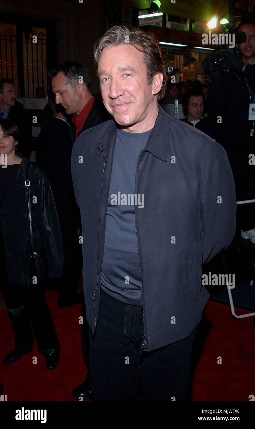Tim Allen posing at the premiere of Big Trouble at El Captain Theatre ...