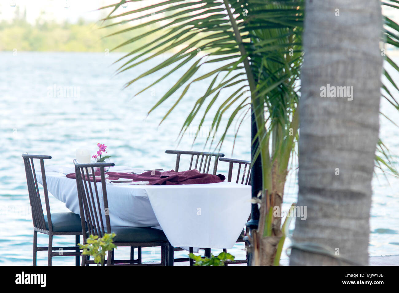 Romantic beach lunch hi-res stock photography and images - Alamy