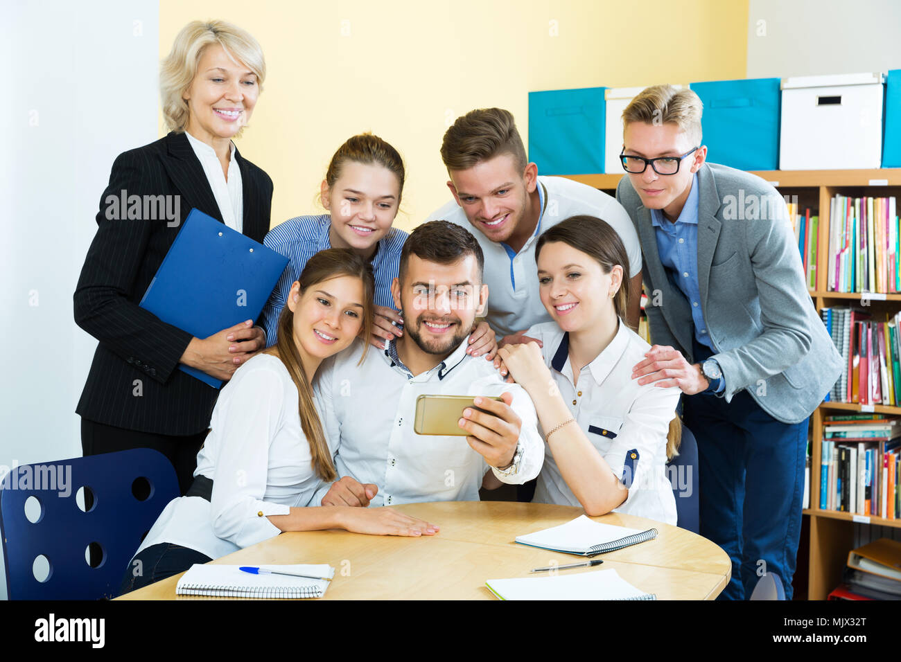 Lecturer taking class students hi-res stock photography and images - Alamy
