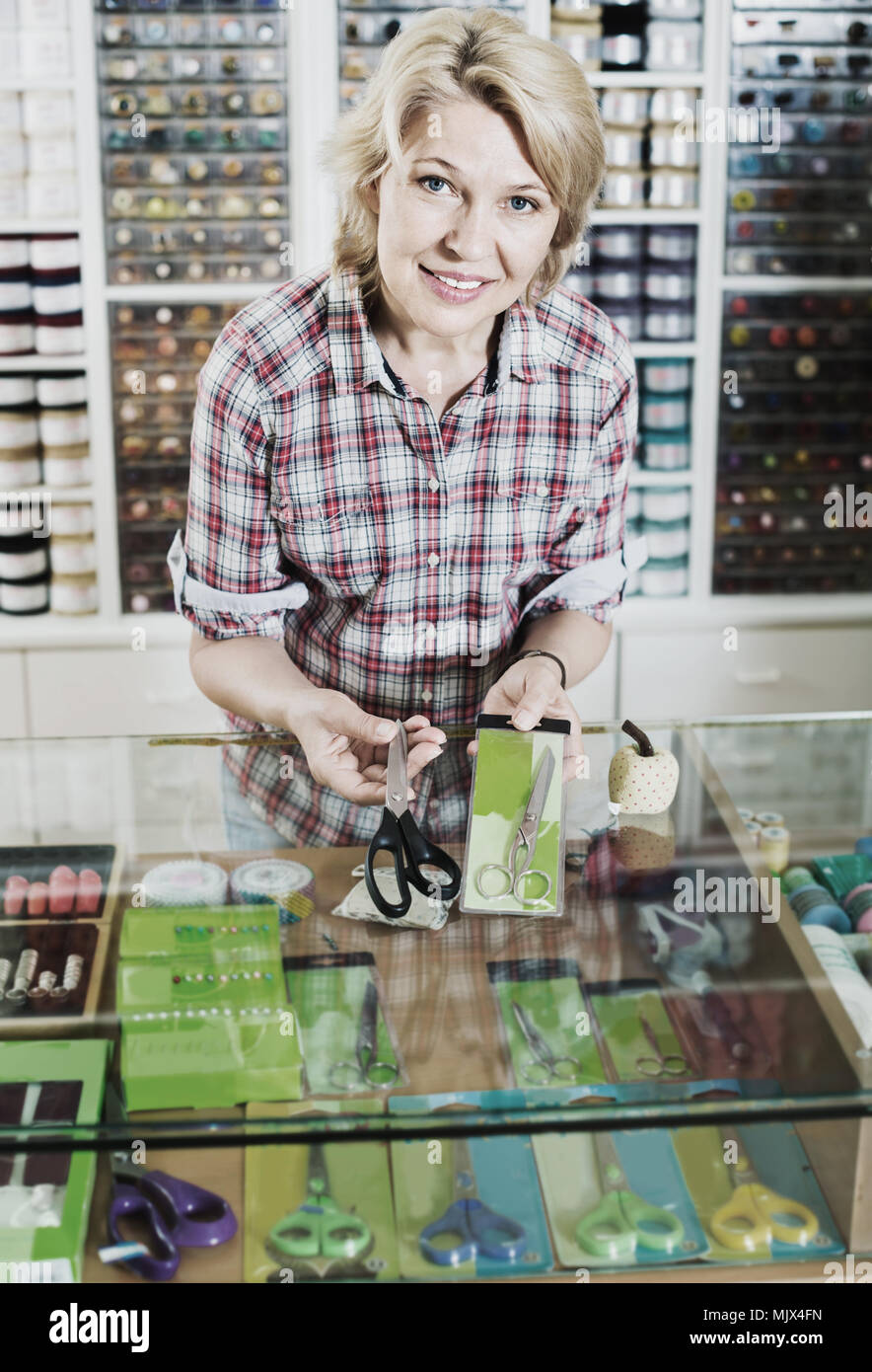Sharp cash register hi-res stock photography and images - Alamy