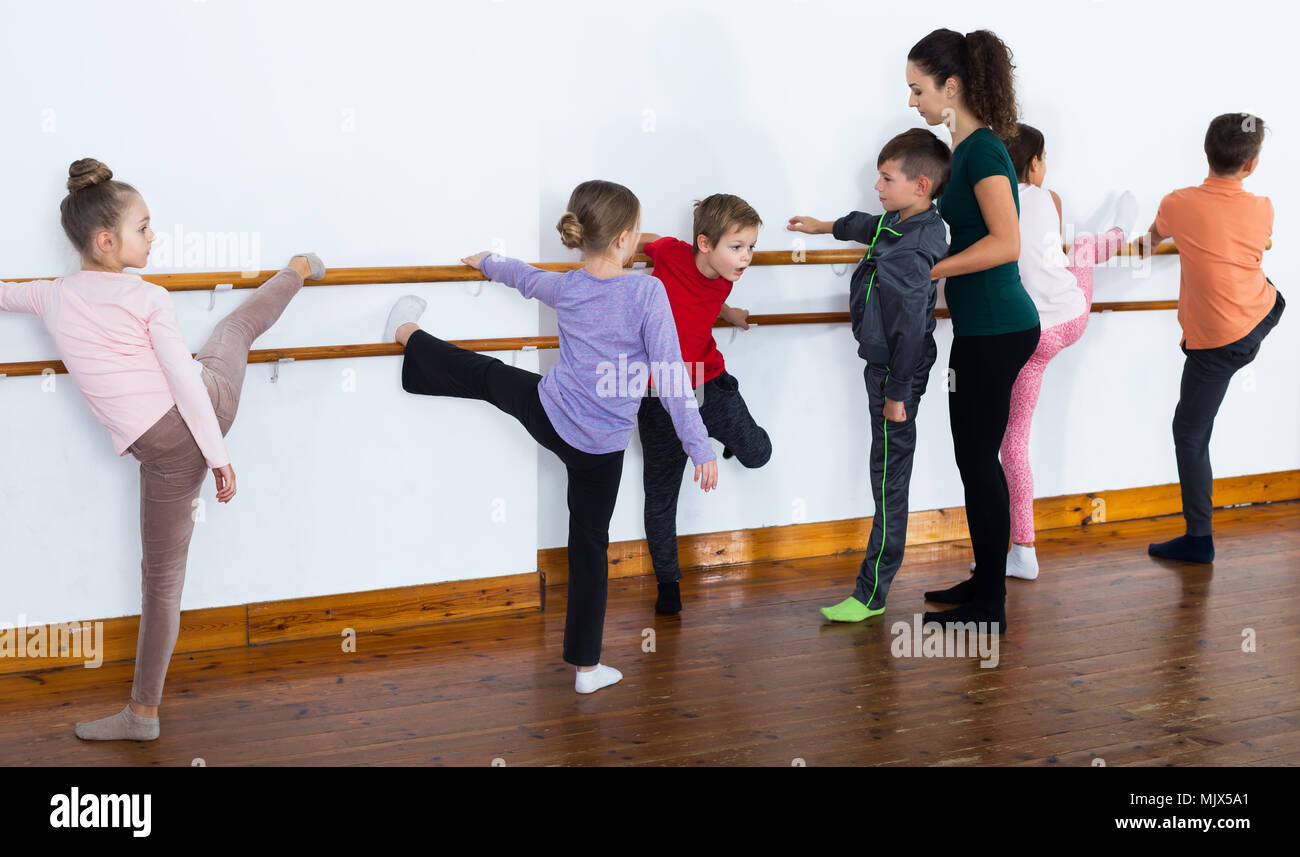 Children dancing ballet hi-res stock photography and images - Alamy