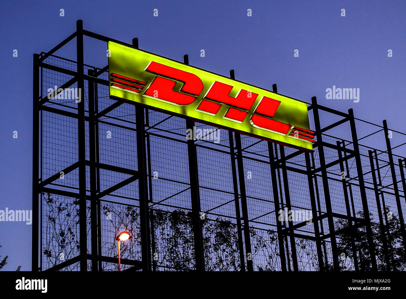 Dhl logo hi-res stock photography and images - Alamy