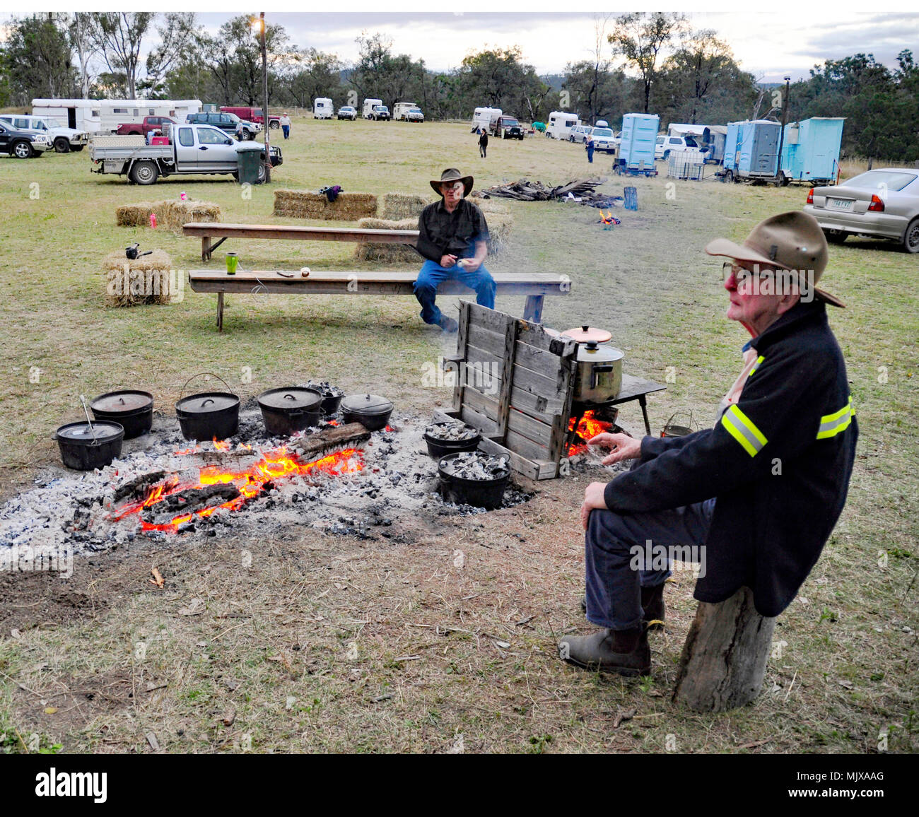 Cooking over coals hi-res stock photography and images - Alamy