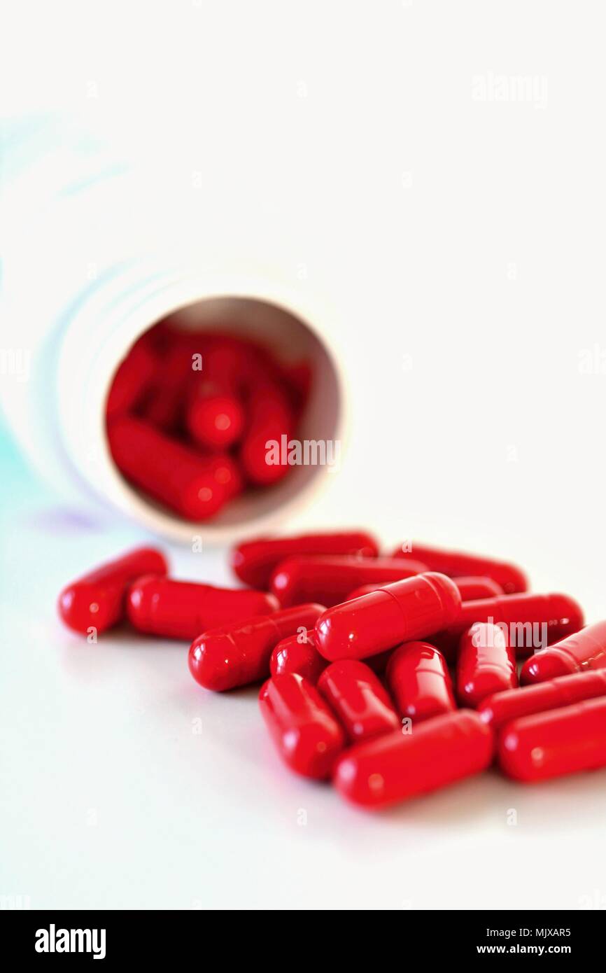 Red and white capsules hi-res stock photography and images - Alamy