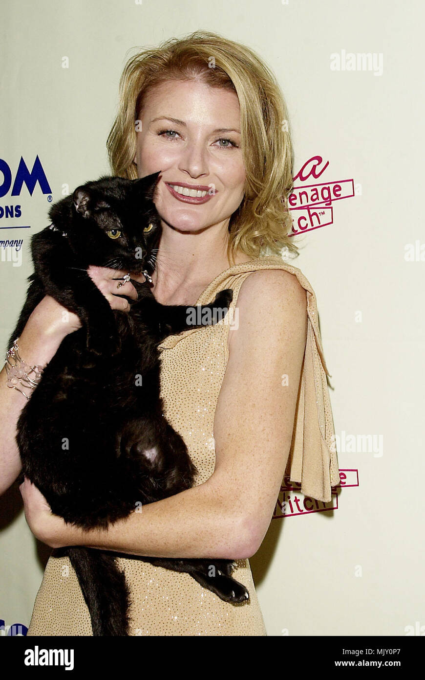 Beth broderick hi-res stock photography and images - Alamy
