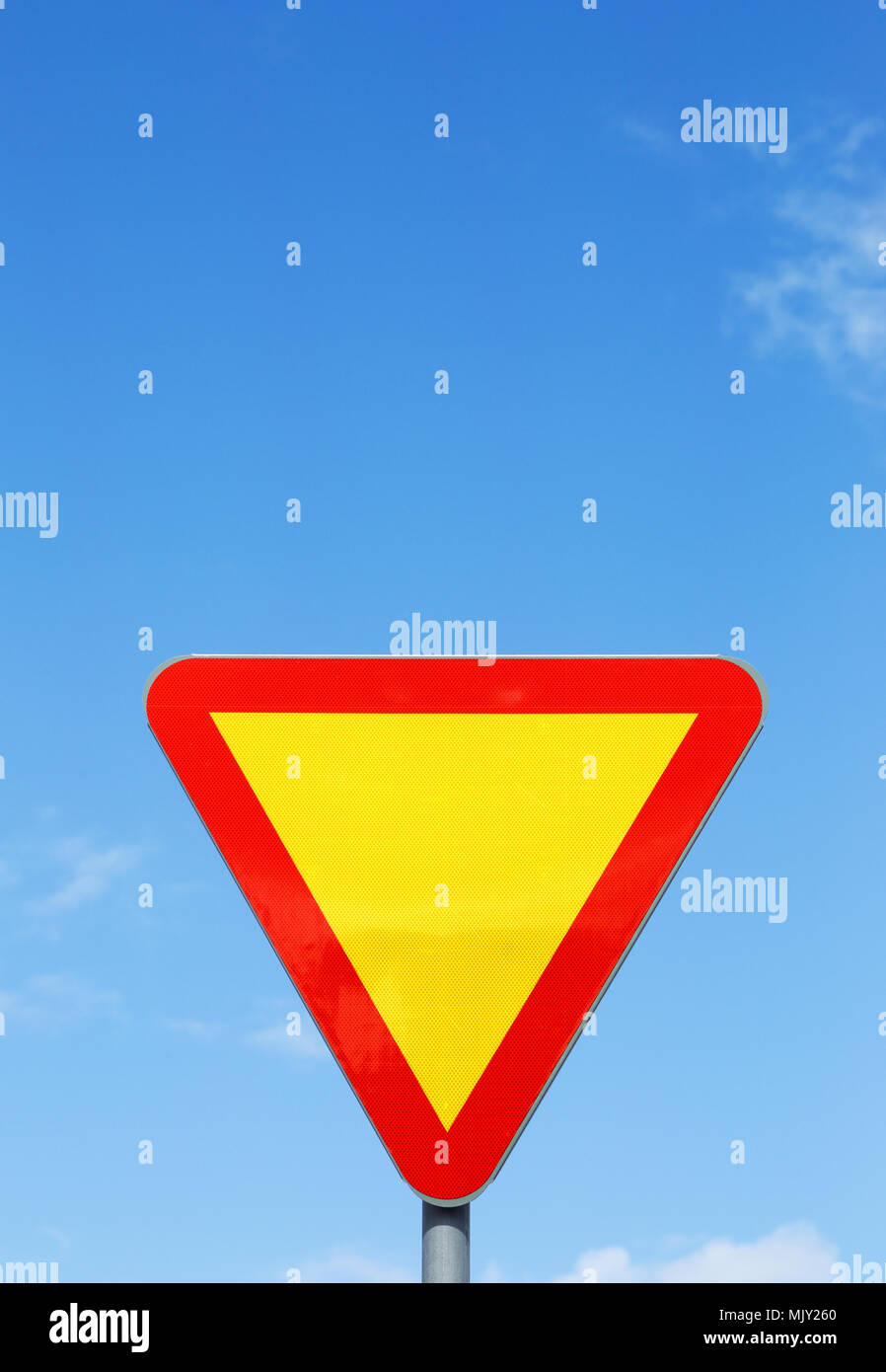 Swedish traffic sign Give Way on blue sky Stock Photo - Alamy