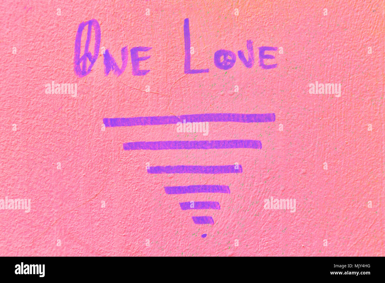 Spray painted peace sign hi-res stock photography and images - Alamy