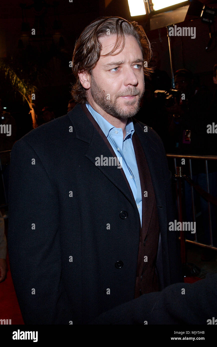 Russell Crowe arriving at the premiere of Ali at the Chinese Theatre in ...