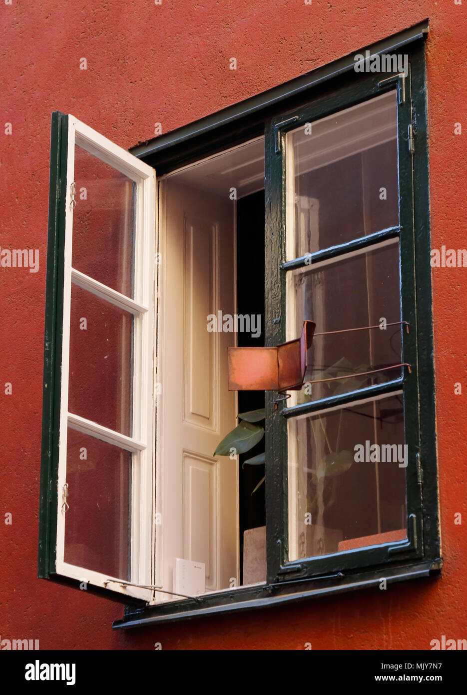 Gossip mirror hi-res stock photography and images - Alamy